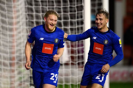 Luke Armstrong Harrogate Town Celebrates 3rd - Foto de stock de ...