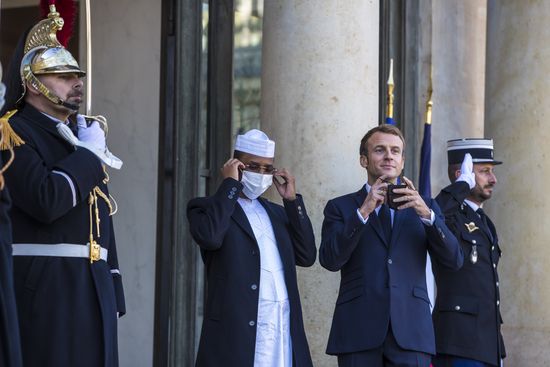 French President Emmanuel Macron R Welcomes Editorial Stock Photo ...