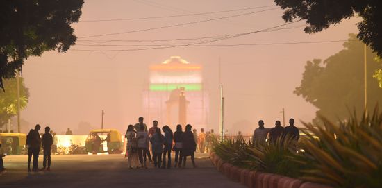 Visitors India Gate On Hazy Evening Editorial Stock Photo - Stock Image ...
