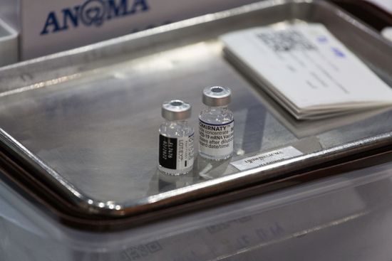 Pfizer Vaccine Packaged Vials Prepare Infusion Editorial Stock Photo ...