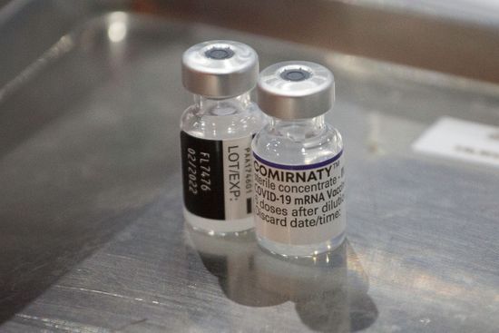 Pfizer Vaccine Packaged Vials Prepare Infusion Editorial Stock Photo ...