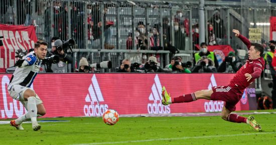 Robert Lewandowski R Bayern Munich Misses Editorial Stock Photo - Stock ...