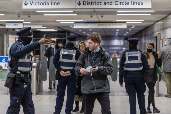 Tfl Transport Enforcement Officers Gently Remind Editorial Stock Photo ...