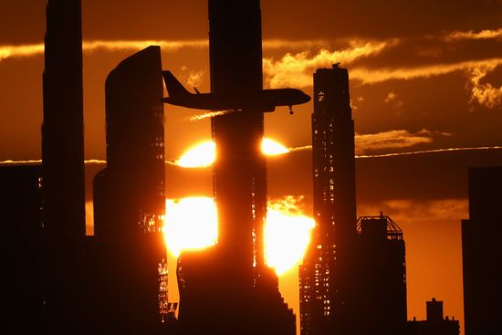 Commercial Airplane Moves Across Manhattan Midtown Editorial Stock ...