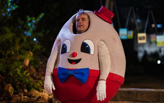Challenge Humpty Dumpty Simon Gregson Dressed Editorial Stock Photo ...