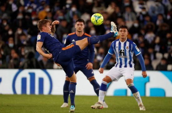 Real Madrids Midfielder Toni Kroos Controls Editorial Stock Photo ...