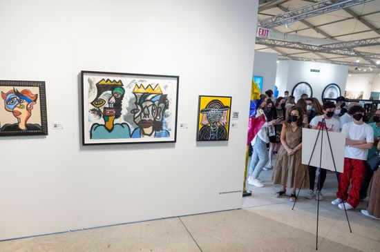 People Waits See 10yearold Contemporary Artist Editorial Stock Photo ...