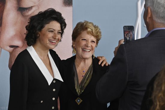 Actresses Alia Shawkat L Linda Lavin Editorial Stock Photo - Stock ...