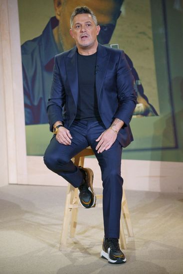 Singer Alejandro Sanz Poses During Presentation - Foto de stock de ...