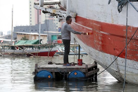 Indonesian Worker Paints Wooden Boat Sunda Editorial Stock Photo ...