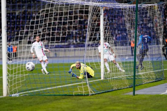Gaetan Laura Paris Fc 7 Puts Editorial Stock Photo - Stock Image ...