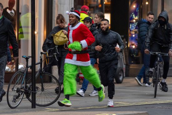 Runner Dressed Christmas Grinch Character Runs Editorial Stock Photo ...
