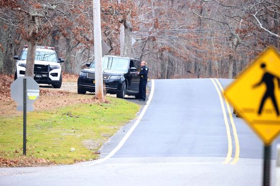 Exclusive Hilaria Baldwin Spotted Speaking Hamptons Editorial Stock ...