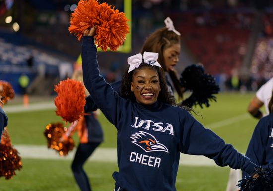 Utsa Roadrunners Cheerleaders During 2nd Half Editorial Stock Photo ...