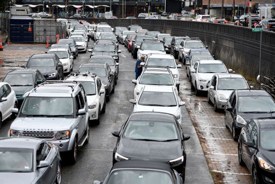 Car Queue People Wait Recieve Covid - Foto de stock de contenido ...