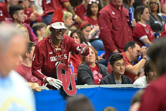 Oklahoma Sooners Fan Supporting Their Team Editorial Stock Photo ...