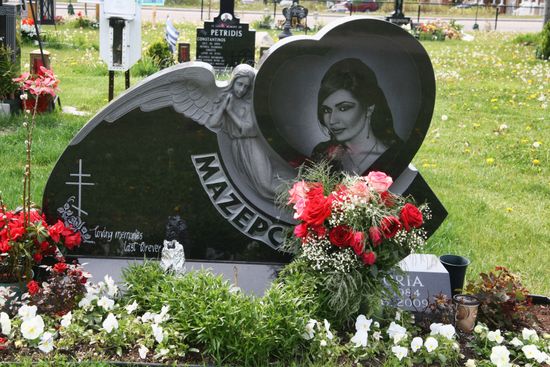 Portrait Deceased Woman Adorns Elaborate Gravestone Editorial Stock ...