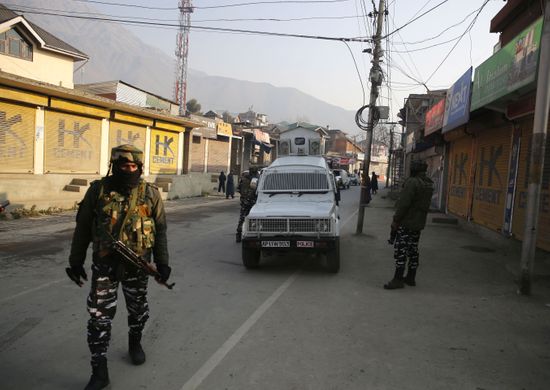 Armed Indian Paramilitary Soldier Stands Guard Editorial Stock Photo ...