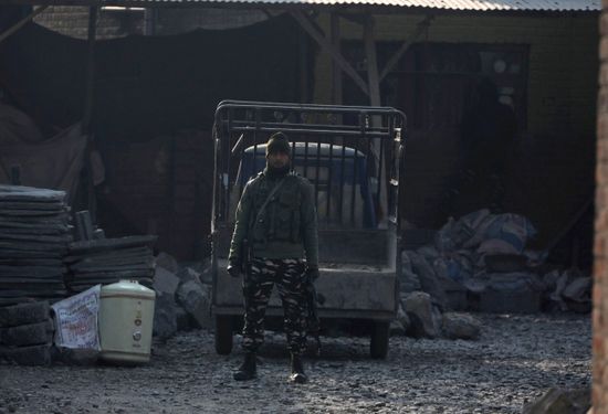 Armed Indian Paramilitary Soldier Stands Guard Editorial Stock Photo ...