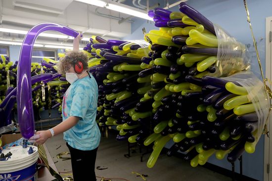 Workers Balloon Affairs Inflate Balloons Perpetration Editorial Stock ...