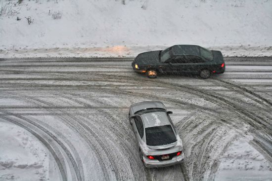 Drivers Navigate Cautiously During Winter Snowstorm Editorial Stock ...