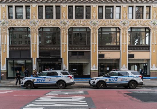 Police Officers 6th Precinct Investigate Scene Editorial Stock Photo ...
