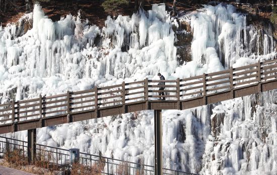 Cold Wave Creates Giant Ice Wall Editorial Stock Photo - Stock Image ...