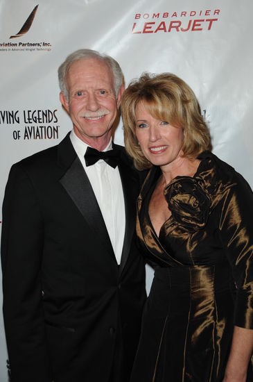 Chesley Sully Sullenberger Wife Lorrie Sullenberger Editorial Stock ...