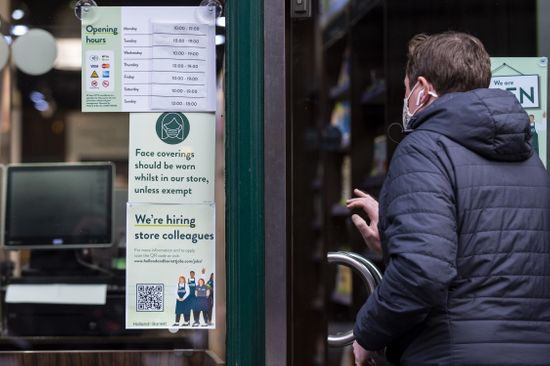 Man Wearing Facemask Enters Store Covent Editorial Stock Photo - Stock ...