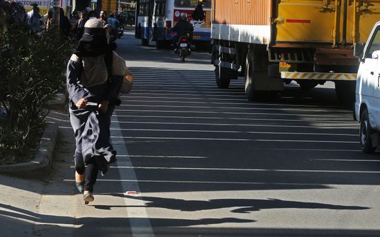 Indian Muslim Student Wearing Hijab Walks Editorial Stock Photo - Stock ...