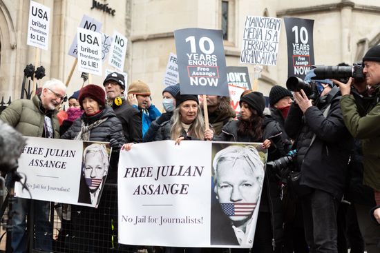 Julian Assange Supporters Seen Holding Banner Editorial Stock Photo ...