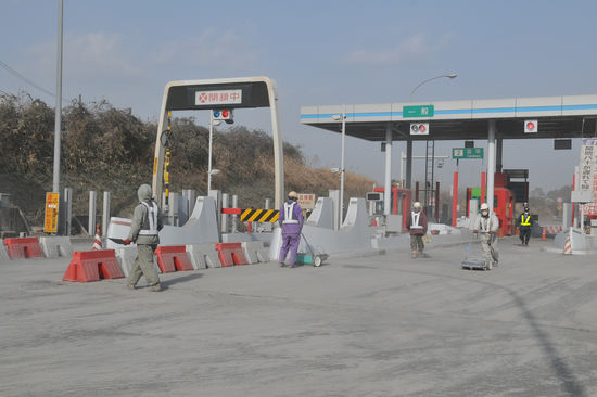 Workers Cleanup Volcanic Ash Toll Gate Editorial Stock Photo - Stock ...