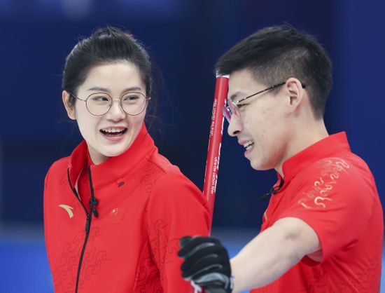 Chinas Atheletes Fan Suyuan L Communicates Editorial Stock Photo ...
