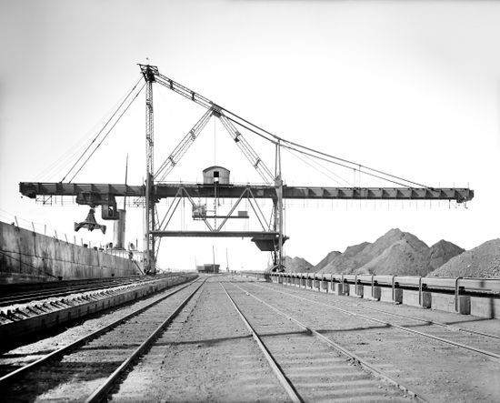 Brown Electric Hoist Unloading Ore Buffalo Editorial Stock Photo ...