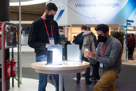 People Get Information Electronic Devices Oppo Editorial Stock Photo ...