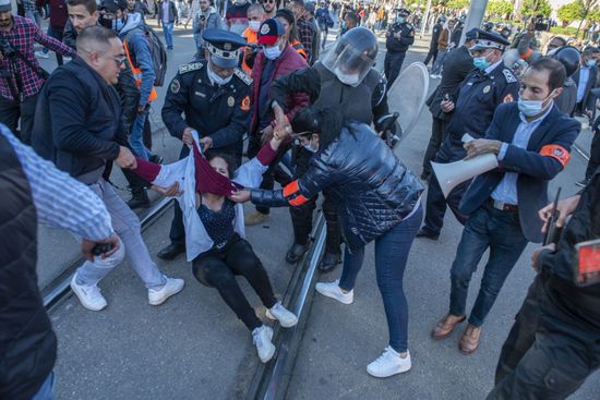 Security Forces Arrest Protester They Disperse Editorial Stock Photo ...