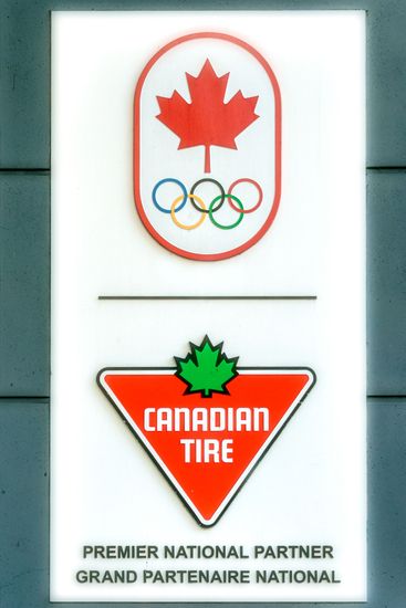 Business Sign Announcing That Canadian Tire Editorial Stock Photo ...