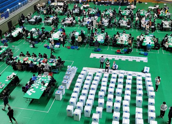 Ballot Counting Underway Counting Station After Editorial Stock Photo ...