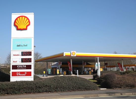 Shell Garage Near Huntingdon Displays Prices Editorial Stock Photo ...