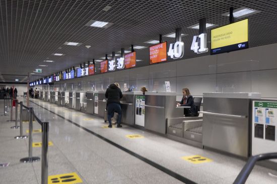 People Check Desk Deliver Their Luggage Editorial Stock Photo - Stock ...