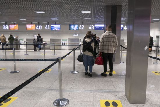 People Check Desk Deliver Their Luggage Editorial Stock Photo - Stock ...