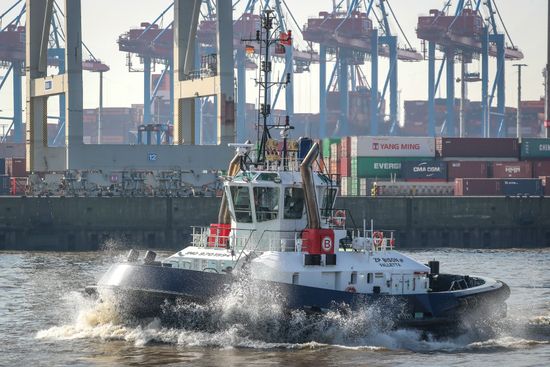 Tug Boat Zp Bison Navigateys Elbe Editorial Stock Photo - Stock Image ...