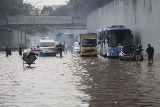 People Wait Water Subside Their Vehicles Editorial Stock Photo - Stock ...