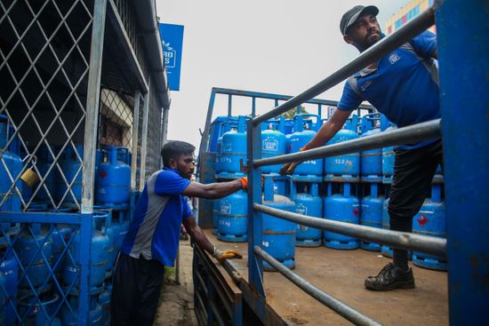 Workers Unload Liquefied Petroleum Gas Cylinders Editorial Stock Photo ...