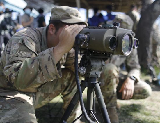 Us Soldier Uses Lightweight Laser Designator Editorial Stock Photo ...