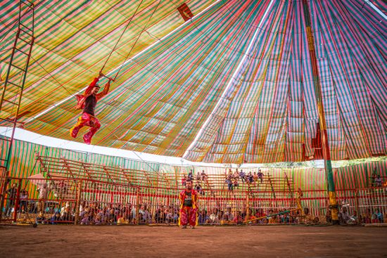 Members Travelling Circus Perform Daredevil Stunts Editorial Stock ...