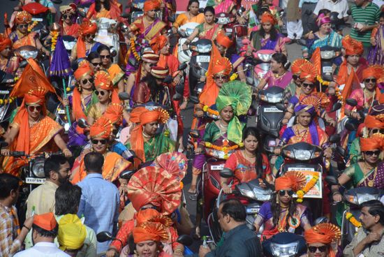 Women Wearing Traditional Attire Participate Procession Editorial Stock ...