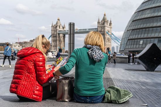 People Enjoying Mild Spring Weather Sunshine Editorial Stock Photo ...