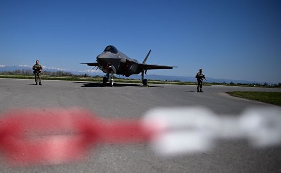 Dutch Soldiers Guard Lockheed Martin F35 Editorial Stock Photo - Stock ...