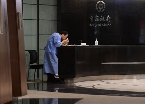 Han Hao Has His Lunch Bank - Foto de stock de contenido editorial ...